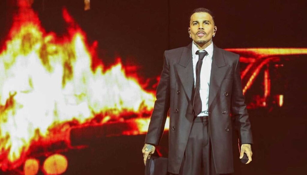 RAUW ALEJANDRO ANNOUNCES LATIN AMERICAN COSA NUESTRA WORLD TOUR | LaMezcla